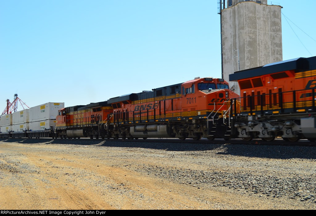 BNSF 7011